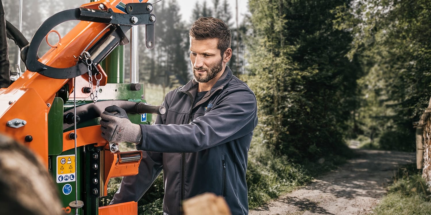 Log splitter, strong with a lot of splitting power | POSCH Leibnitz