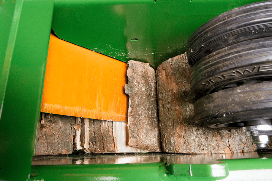 Log splitting machine AutoSplit for tempering & firewood wood