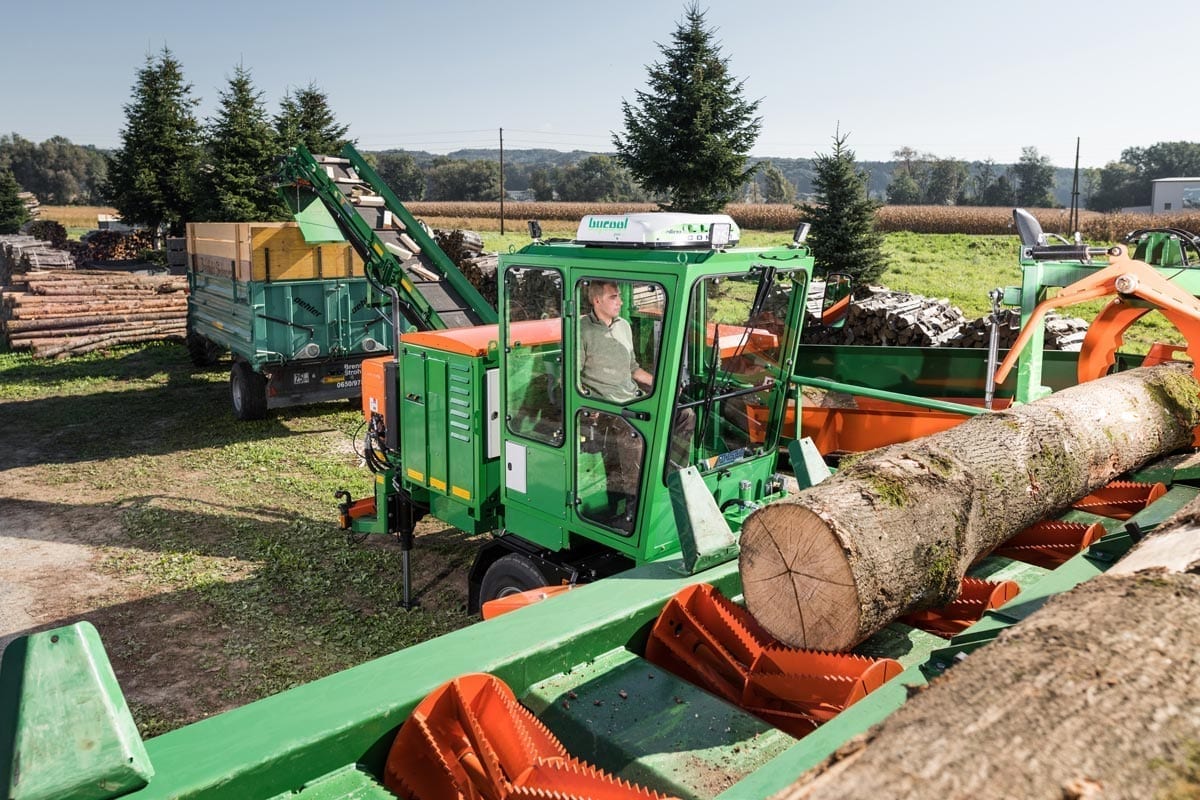 Firewood processor - find the right fuelwood machinery here | POSCH